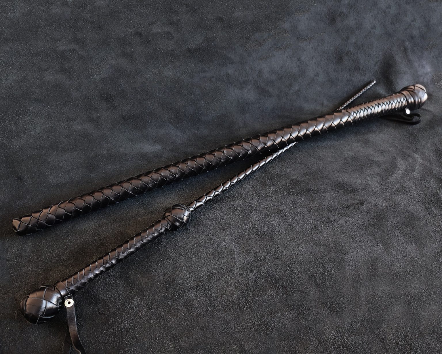 Leather Black Sjambok 70cm/27.5″ and Tipless Crop ‘Twig’ – Painful Touch
